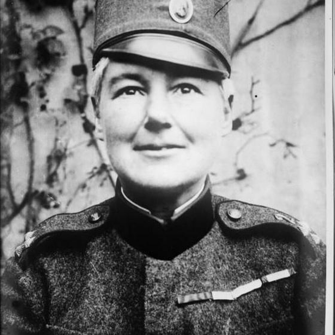 S2_EP 1 - [PARTIE 1] Celle qui a franchi les lignes : Flora Sandes ...